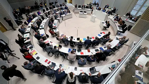 NSU-Ausschuss sieht Fehler im Kampf gegen rechte Gewalt | ndr.de