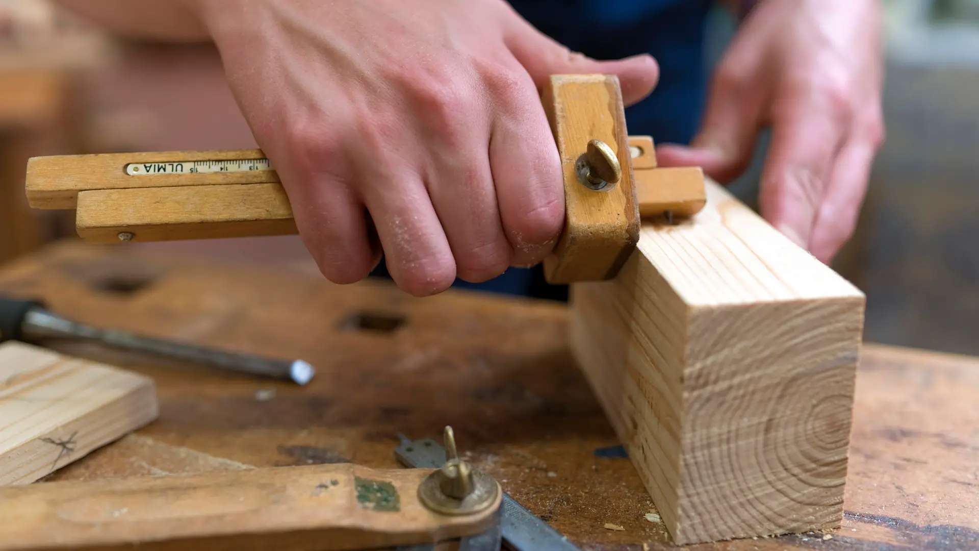 Arbeiten mit Holz - Traumberuf Tischler | ndr.de