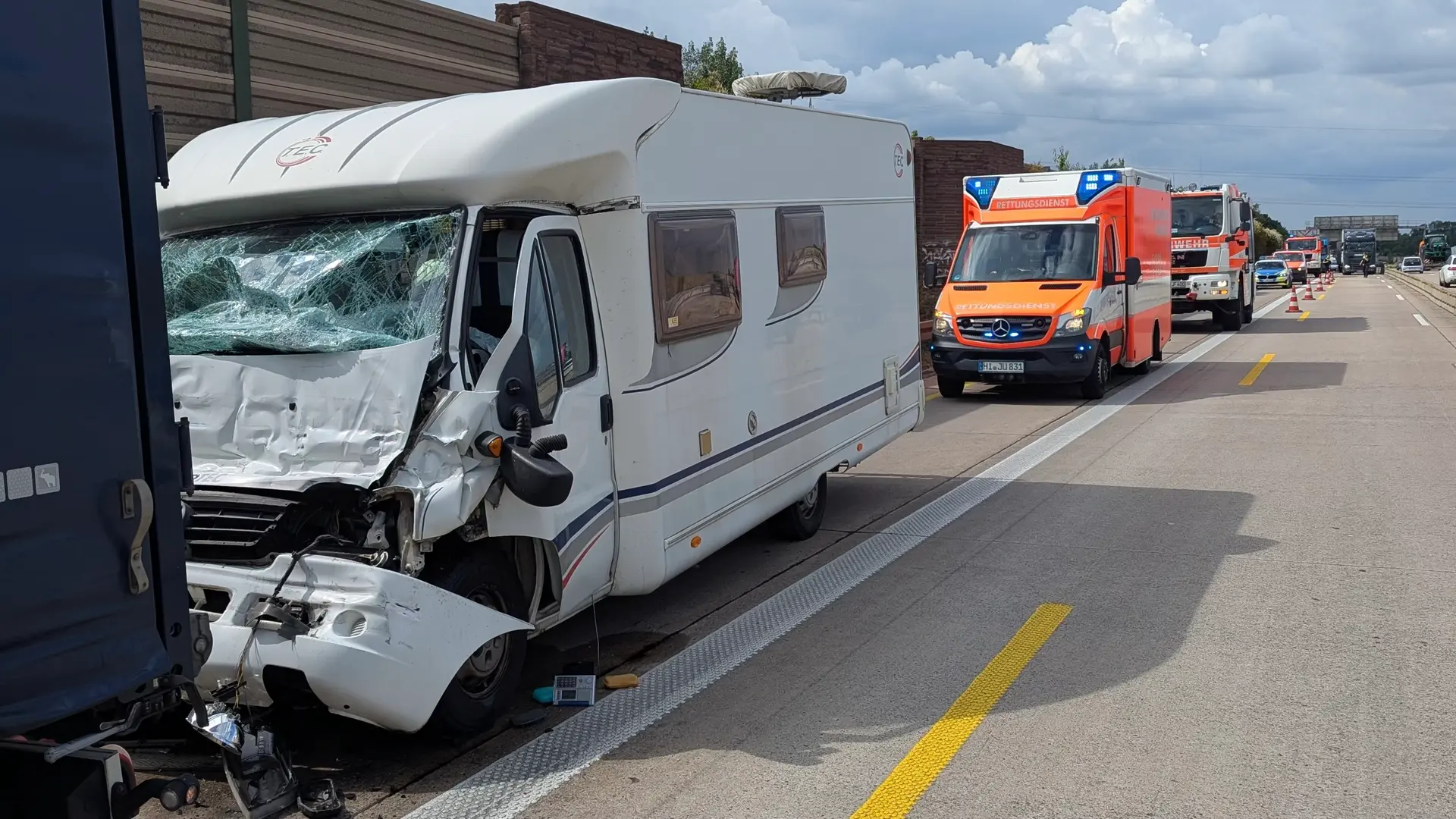 A7: Drei Schwerverletzte bei Auffahrunfall mit Wohnmobil und Lkw | ndr.de