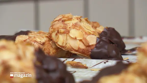 Flüchtlingsrat sieht Probleme mit Bezahlkarte in Dithmarschen | ndr.de