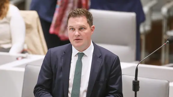 SPD-Kandidat Philipp Raulfs ist neuer Landrat von Gifhorn | ndr.de