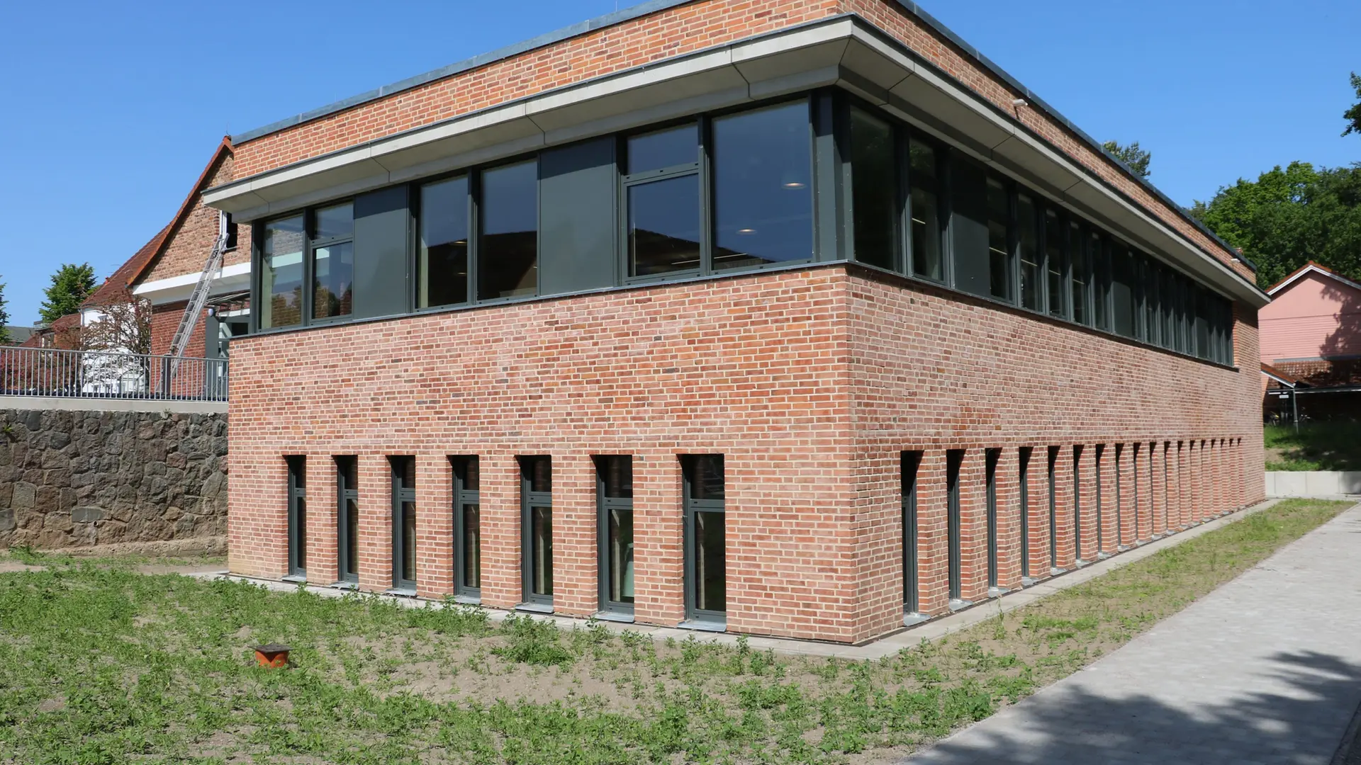 Stralsund: Neu gestaltete Hochschulbibliothek eröffnet | ndr.de