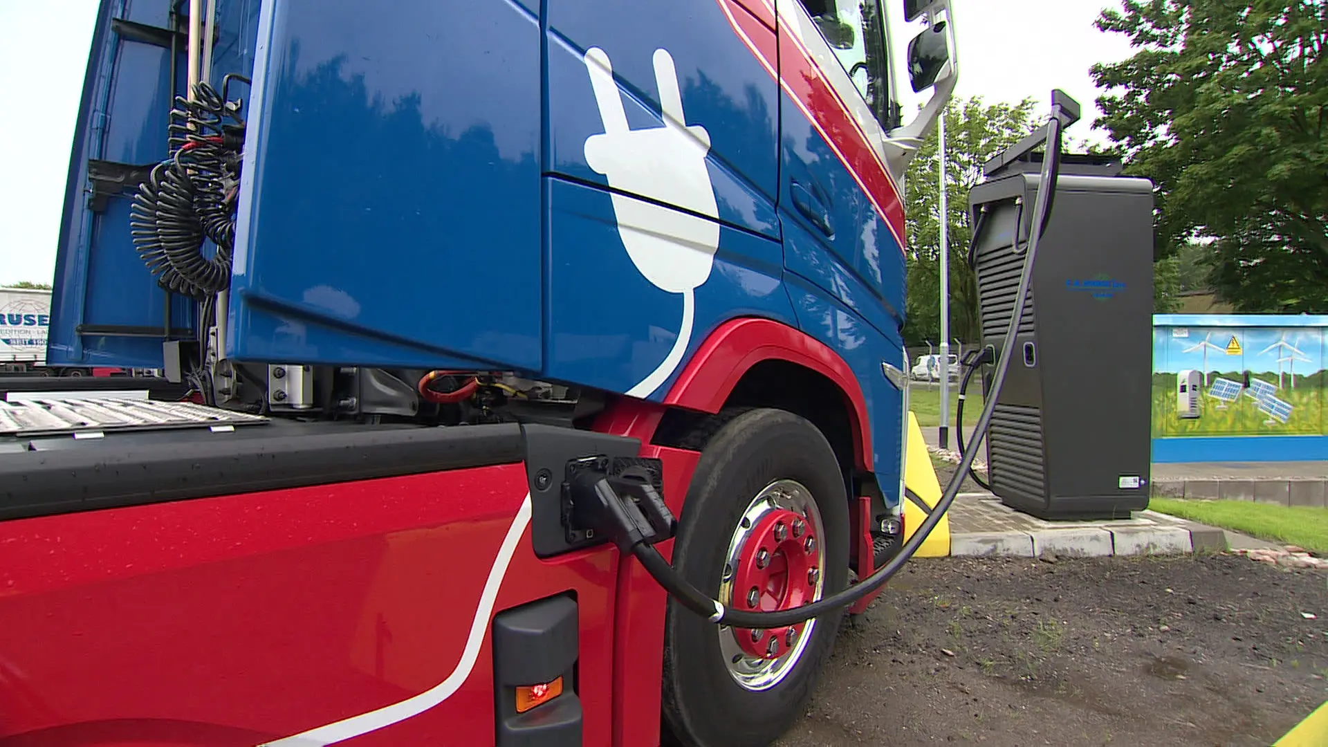 Ein Jahr E-Lkw in Brunsbüttel: Spediteur erweitert Flotte | ndr.de