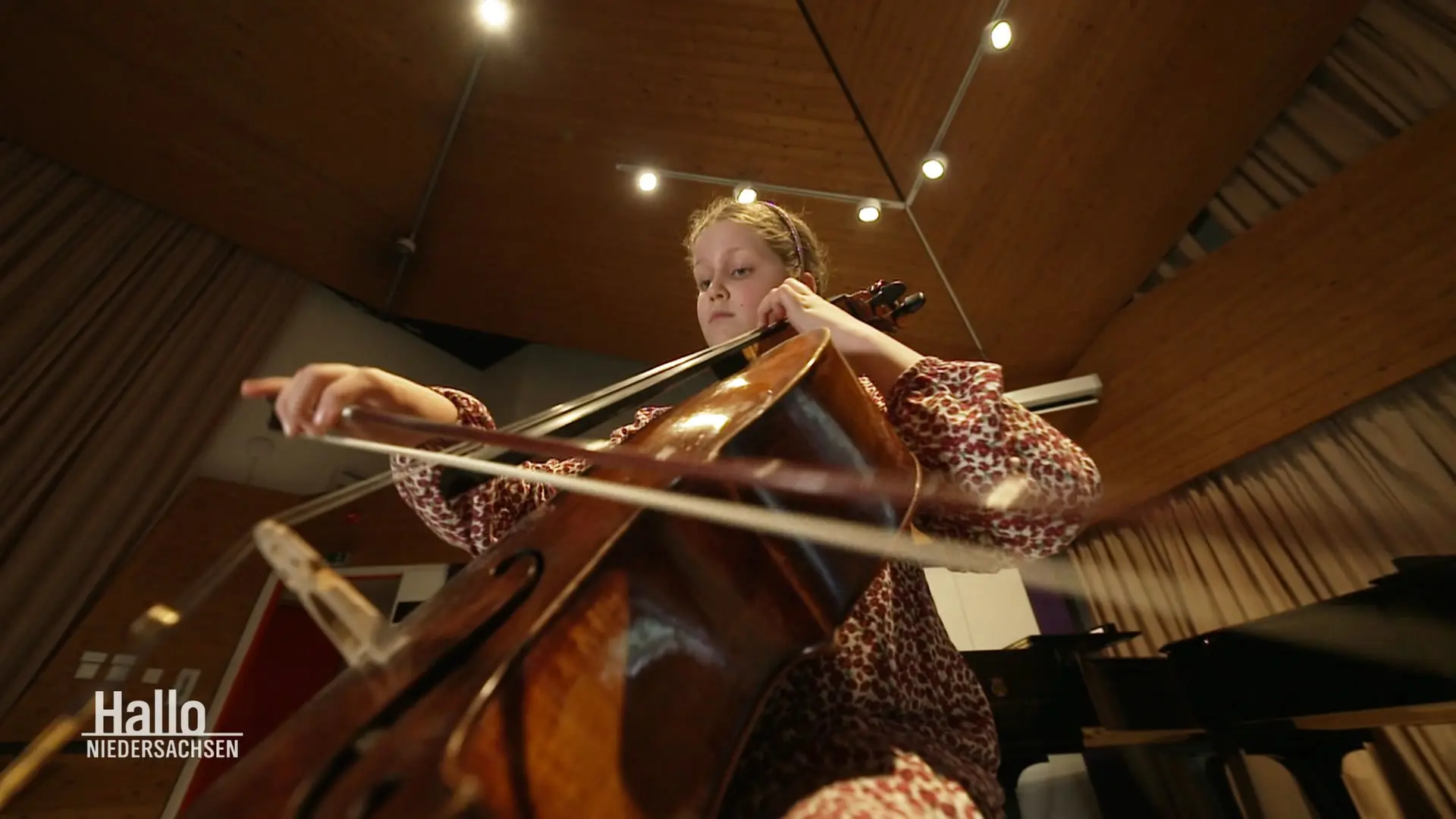Charlotte Melkonian - ein Ausnahmetalent am Cello | ndr.de