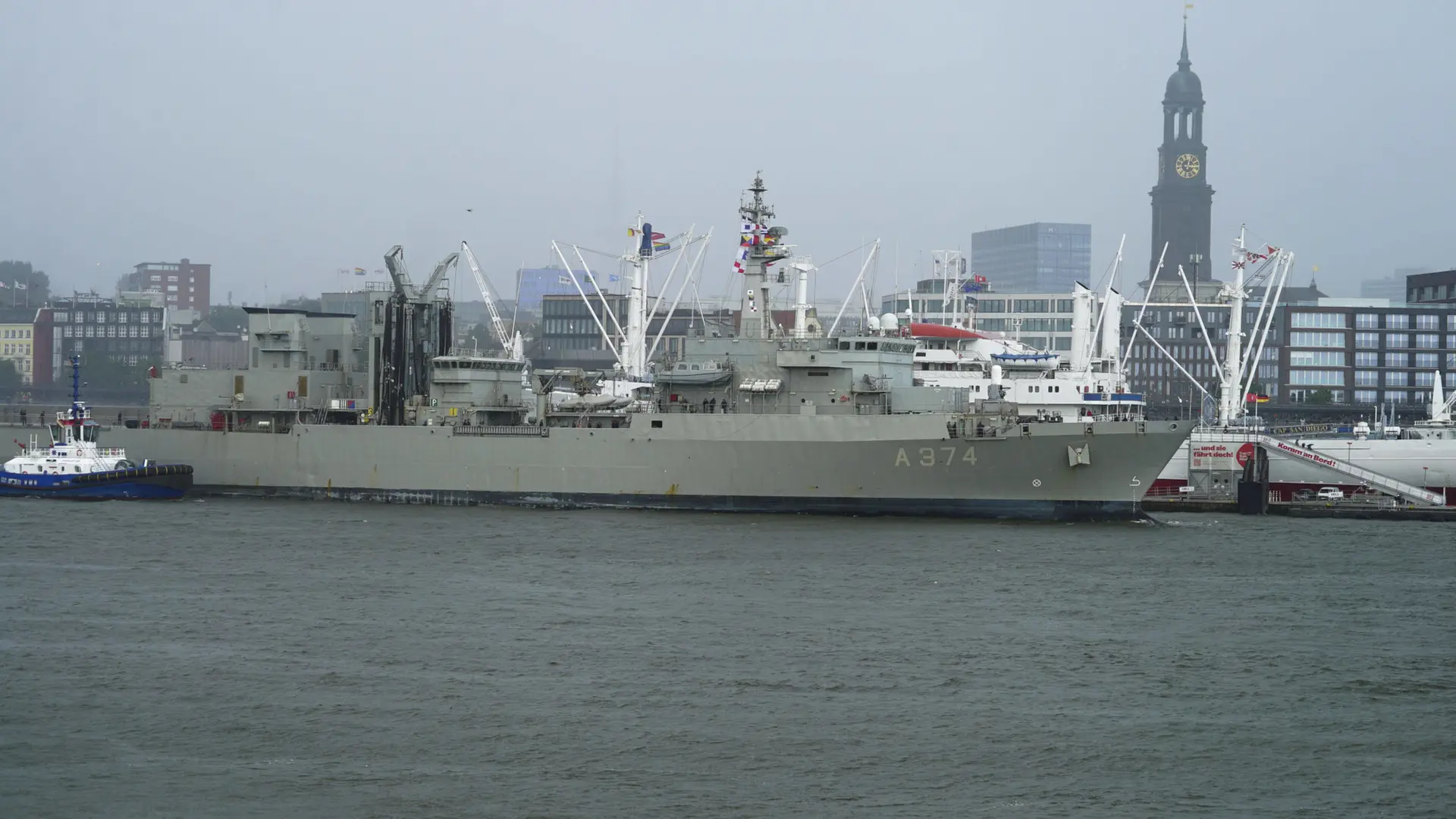 "Prometheus": Schiff der griechischen Marine in Hamburg | ndr.de