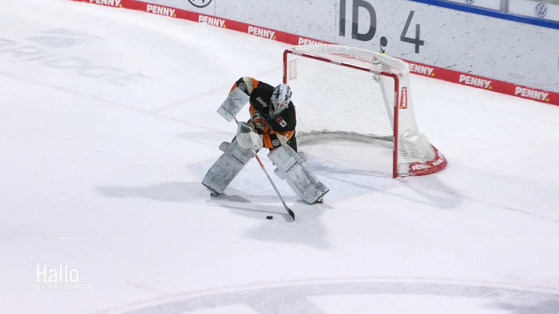 Deutschem Eishockey-Keeper Strahlmeier gelingt Historisches | ndr.de