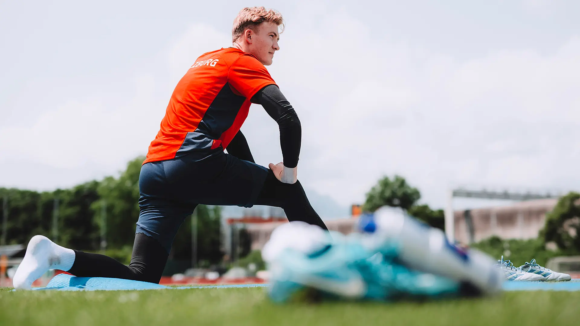 "Großes Torwarttalent": Holstein Kiel verpflichtet Krumrey aus Salzburg ...