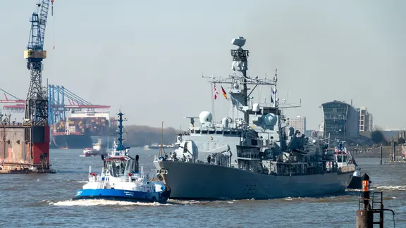 Britisches Kriegsschiff "HMS Duncan" zu Gast in Hamburg | ndr.de