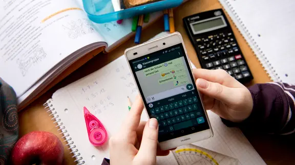 Handyverbot: Niedersachsen "offen für bundesweite Regelung" | ndr.de