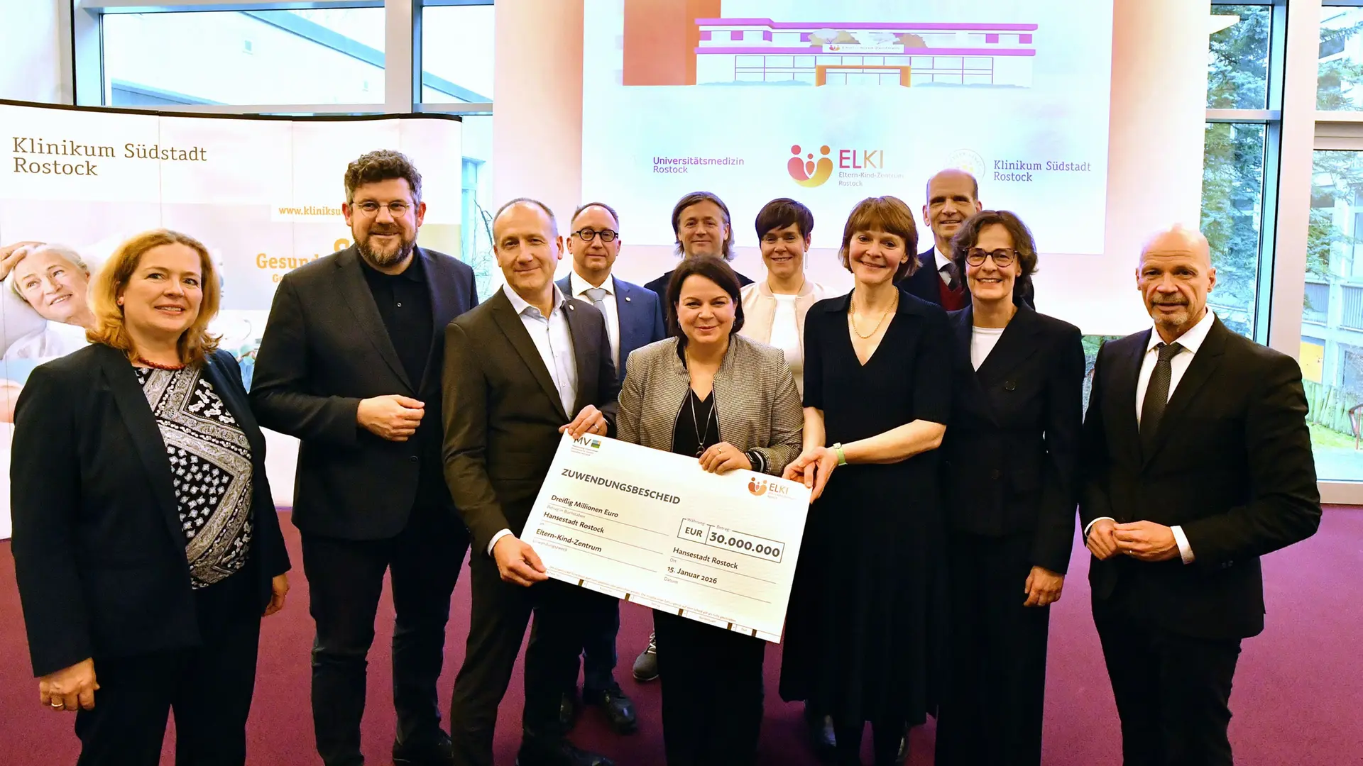 30 Millionen Euro Fördergeld für Eltern-Kind-Zentrum übergeben | ndr.de