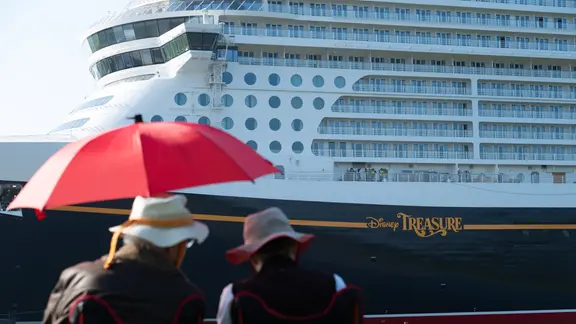 Nach Ems-Überführung: "Disney Destiny" liegt in Eemshaven | ndr.de