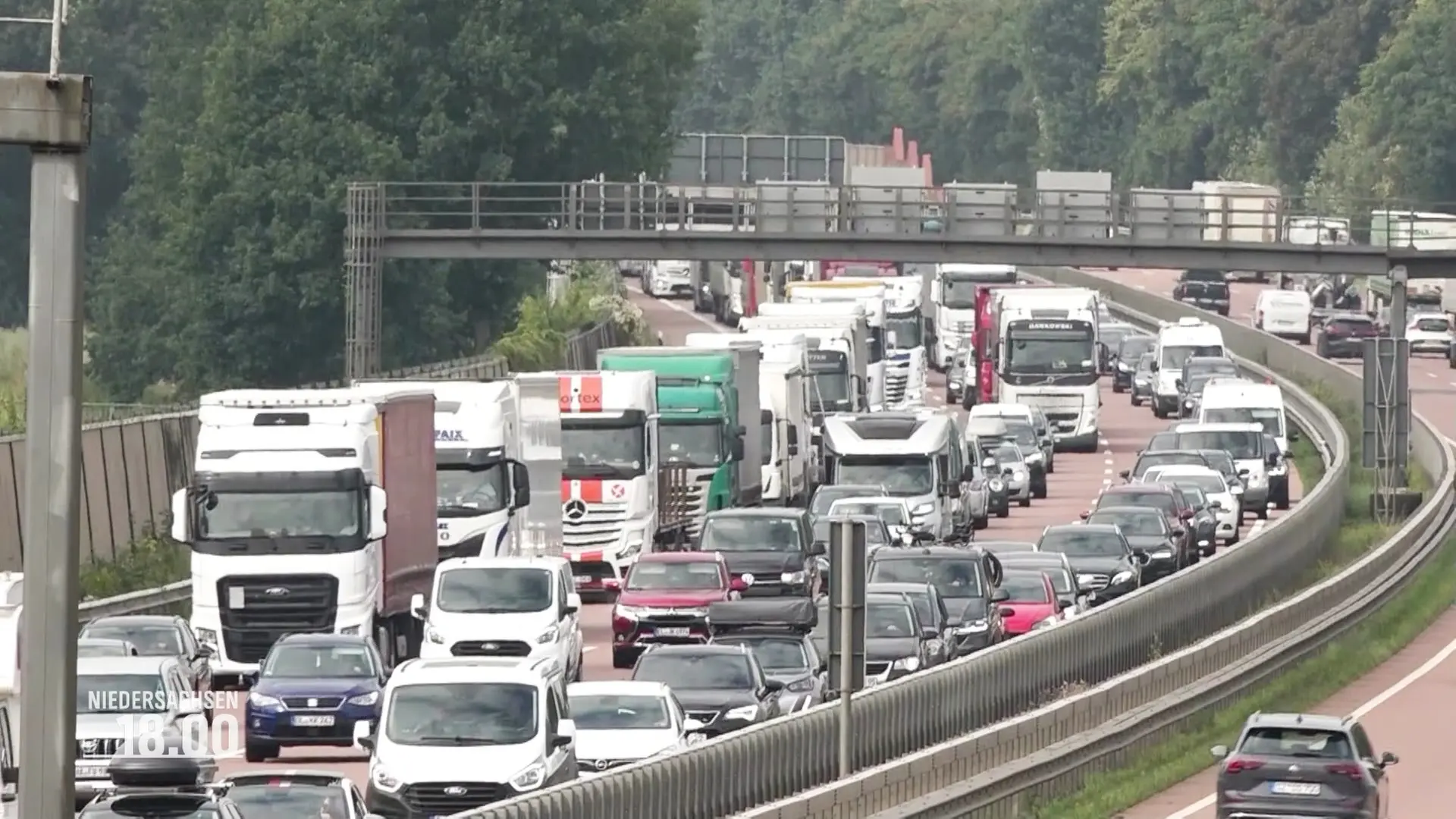 Niram ch xxxxx the girl promotes to be friendly towards