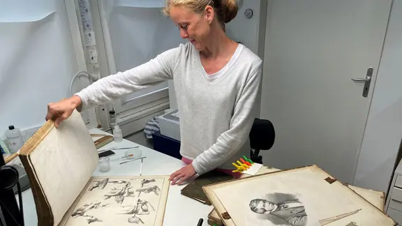 Verden: 25.000 historische Bücher reisen zur Frischekur | ndr.de