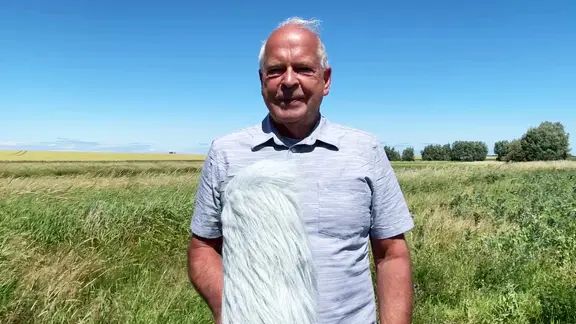 Bokep kakak adik viral encountered her, who opened the door