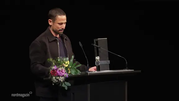 Von der Theke zum Literaturthron? Laura Laabs beim Bachmannpreis | ndr.de