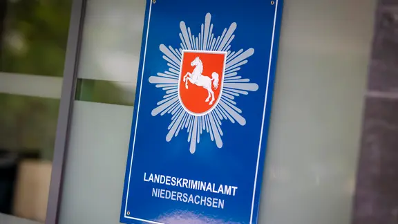 Tödlicher Stich in Kopf: Nach Urteil eskaliert Lage in Stader Gericht ...