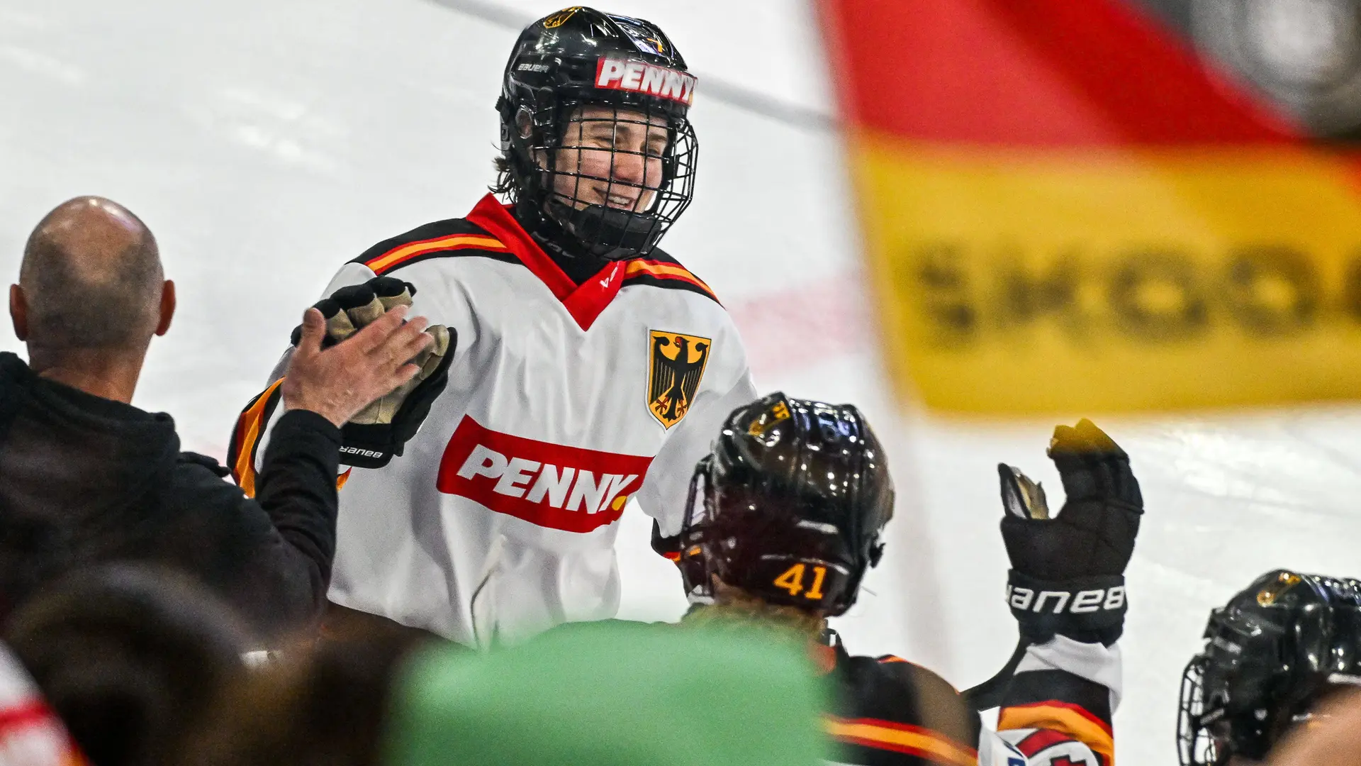 Eishockeyspielerin Emily Nix und ihr steiniger Weg zu Olympia | ndr.de