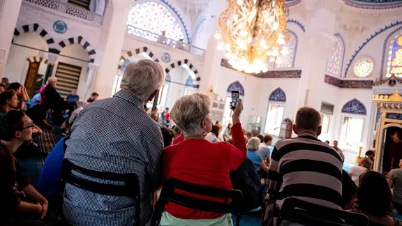 Schützenfest Hannover: Ausmarsch mit Musik und guter Laune | ndr.de