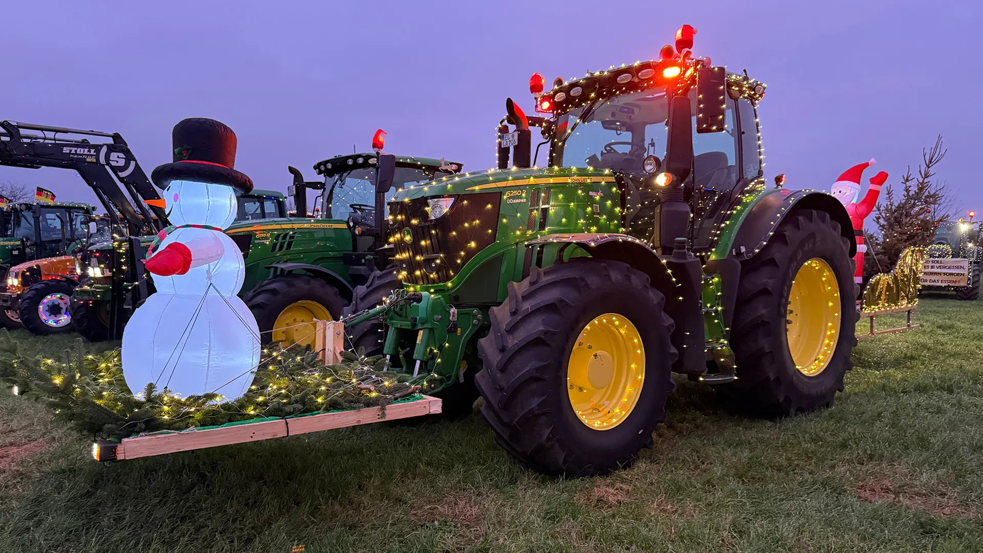 B3: Autofahrer kollidiert mit beleuchtetem Weihnachtstrecker | ndr.de