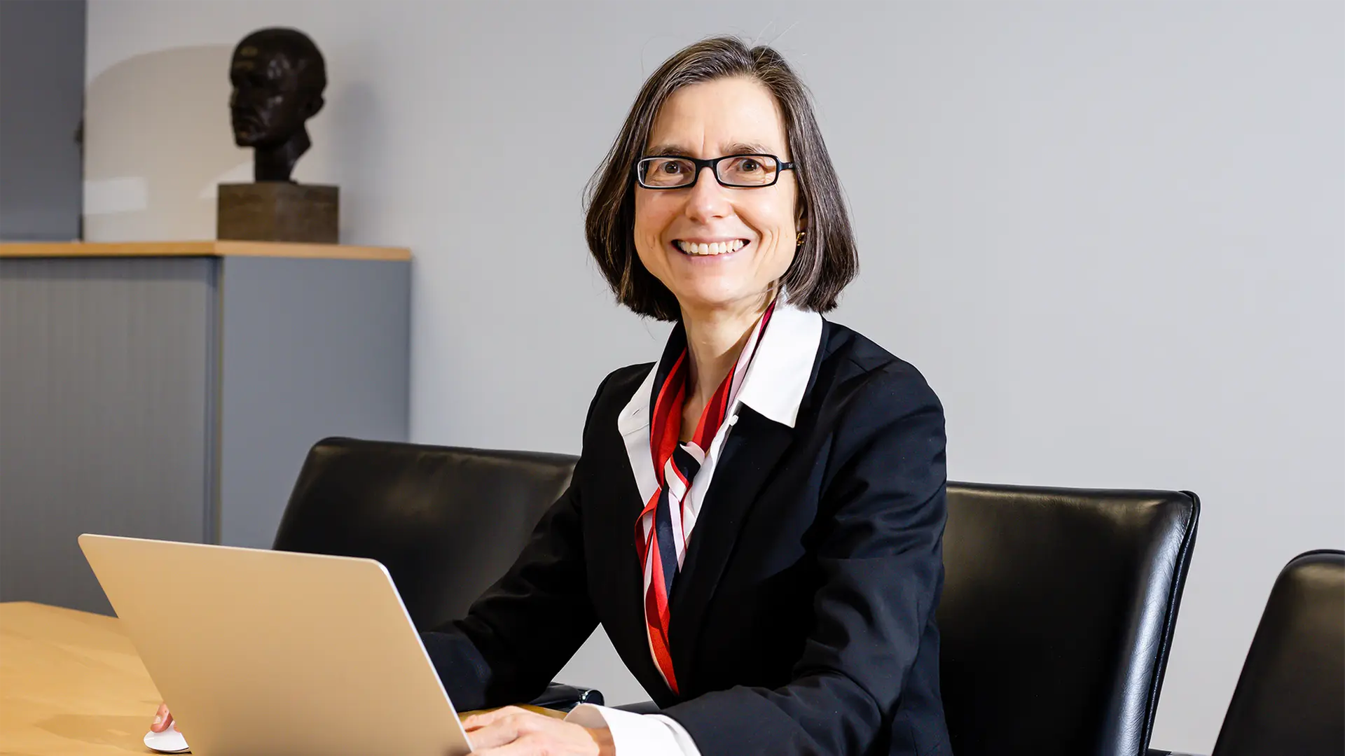 Vorwurf der Datenmanipulation gegen Uni-Präsidentin | ndr.de