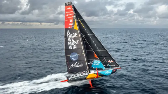 Ocean Race Europe: Drama beim Start - Schwere Schäden nach Kollision | ndr.de