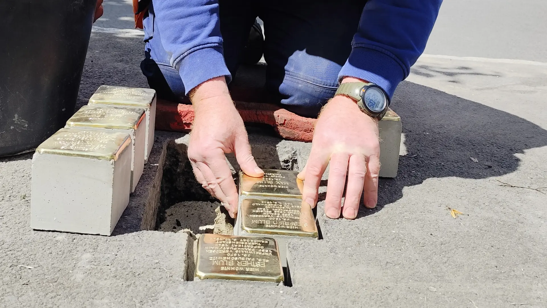 Erstmals Stolpersteine für Sinti und Roma in Göttingen verlegt | ndr.de
