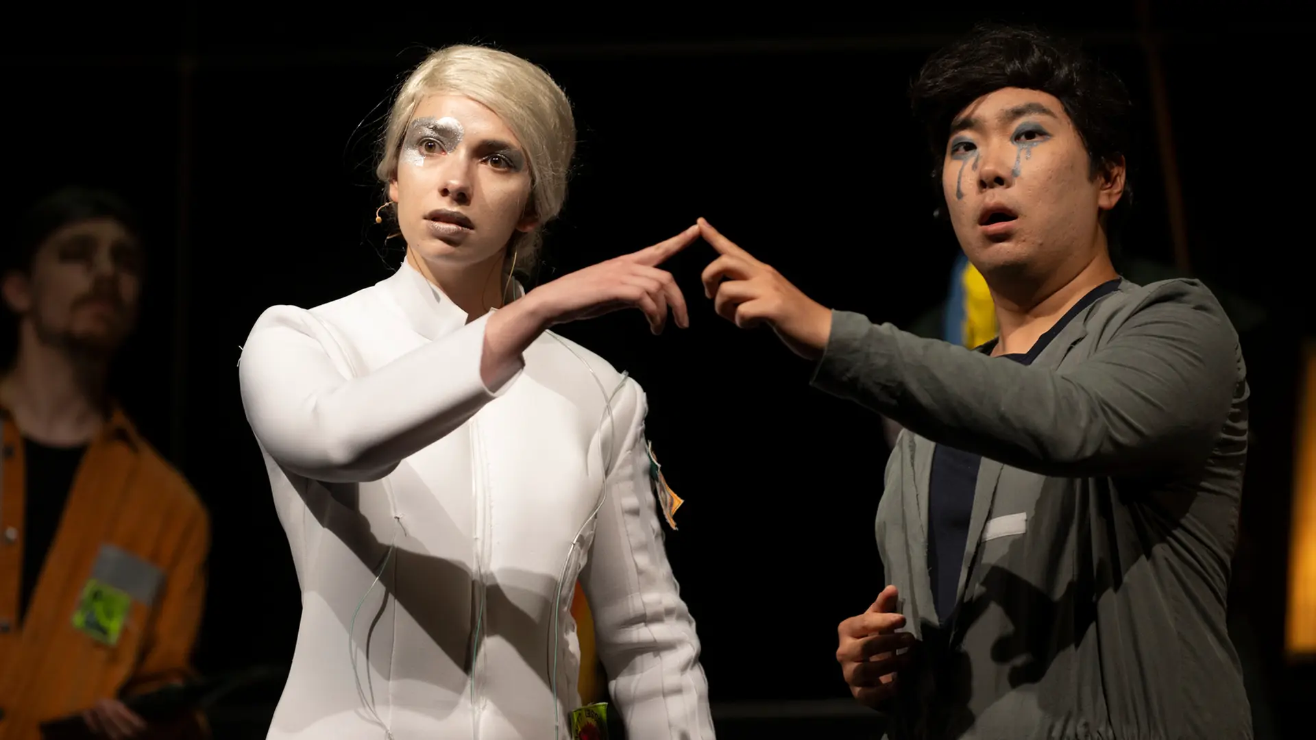 Künstliche Intelligenz als Opernstar: "AI-Cinas Archiv" hat Premiere in Hannover | ndr.de