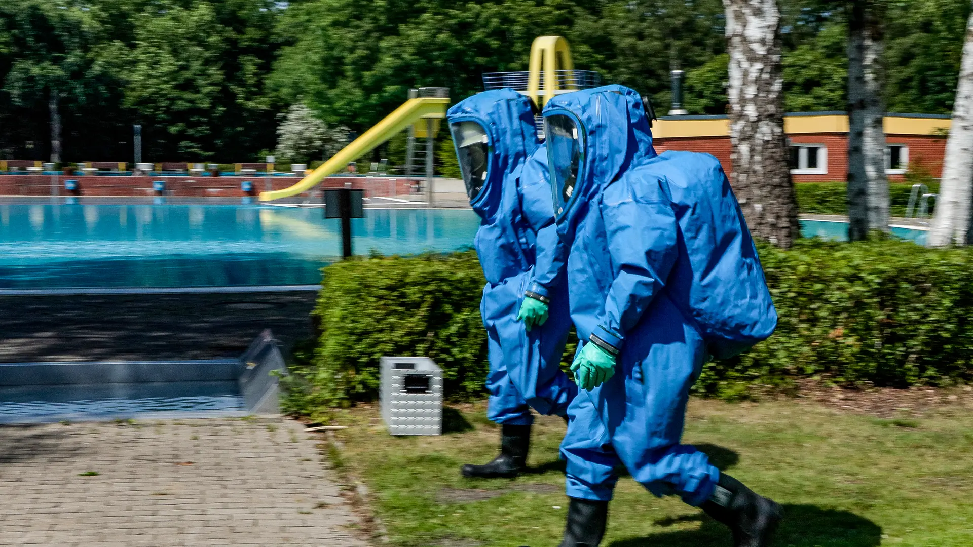 Chlorgas im Freibad Neu Wulmstorf ausgetreten - Bad evakuiert | ndr.de