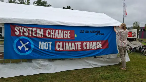 Alyssa milano fake nudes intro - Went to see the Apple