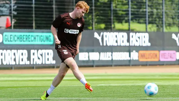 FC St. Pauli holt Verteidiger Stevens und Stürmer Guilavogui | ndr.de