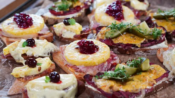 Brot und Brötchen selbst backen: Rezepte mit und ohne Hefe | ndr.de