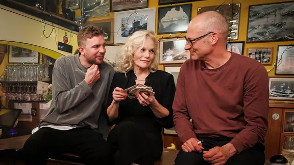 Musik bei Inas Nacht: Jeremias mit "ein Mensch" | ndr.de