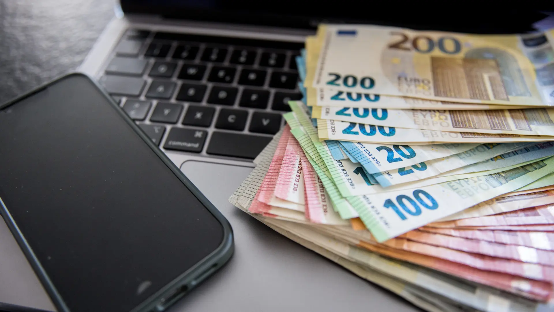 Rügen: Ehepaar verliert 160.000 Euro an Telefonbetrüger | ndr.de