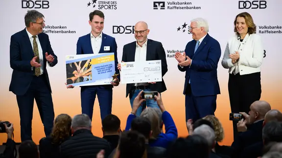 Sterne des Sports: Landessieg für Heider Integrationsprojekt | ndr.de