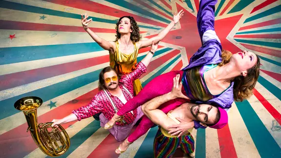 Salope poilu at the door, I found Lucy wearing an awesome