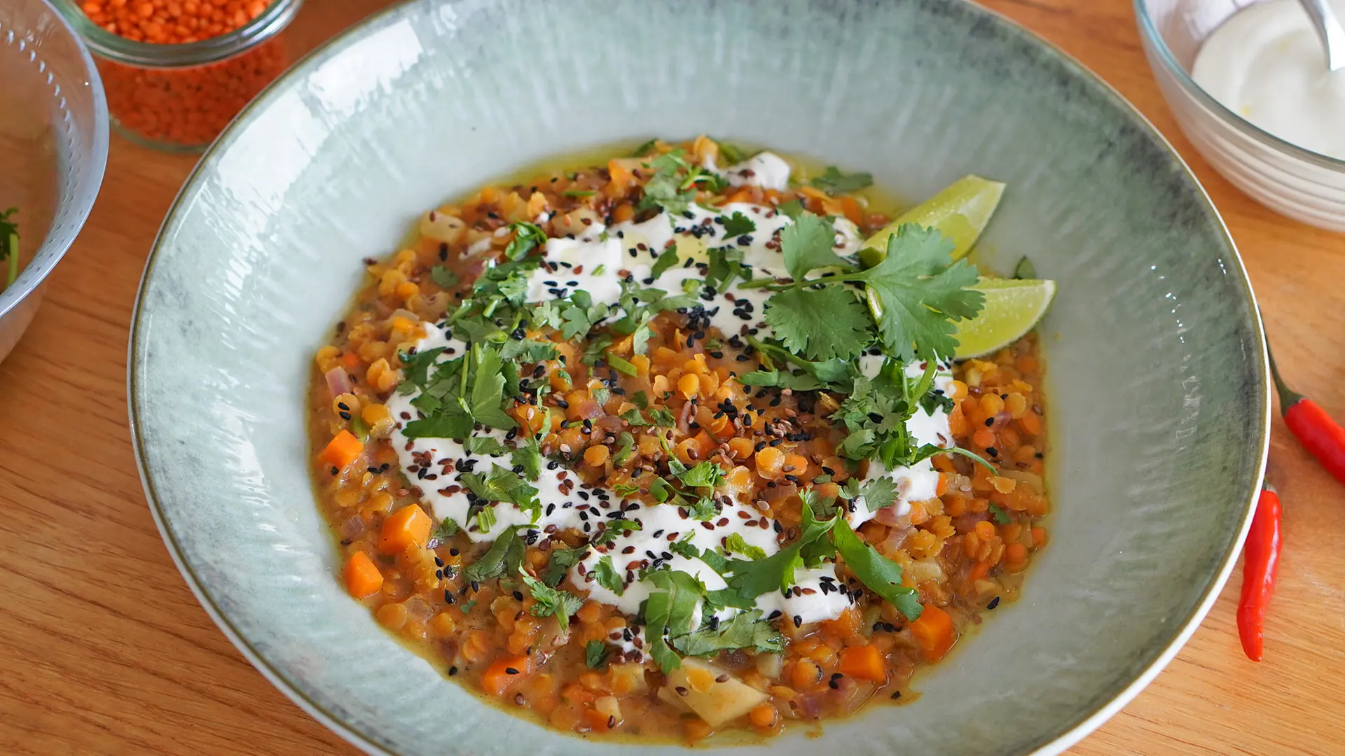 Dal mit roten Linsen und Joghurt-Dip | ndr.de