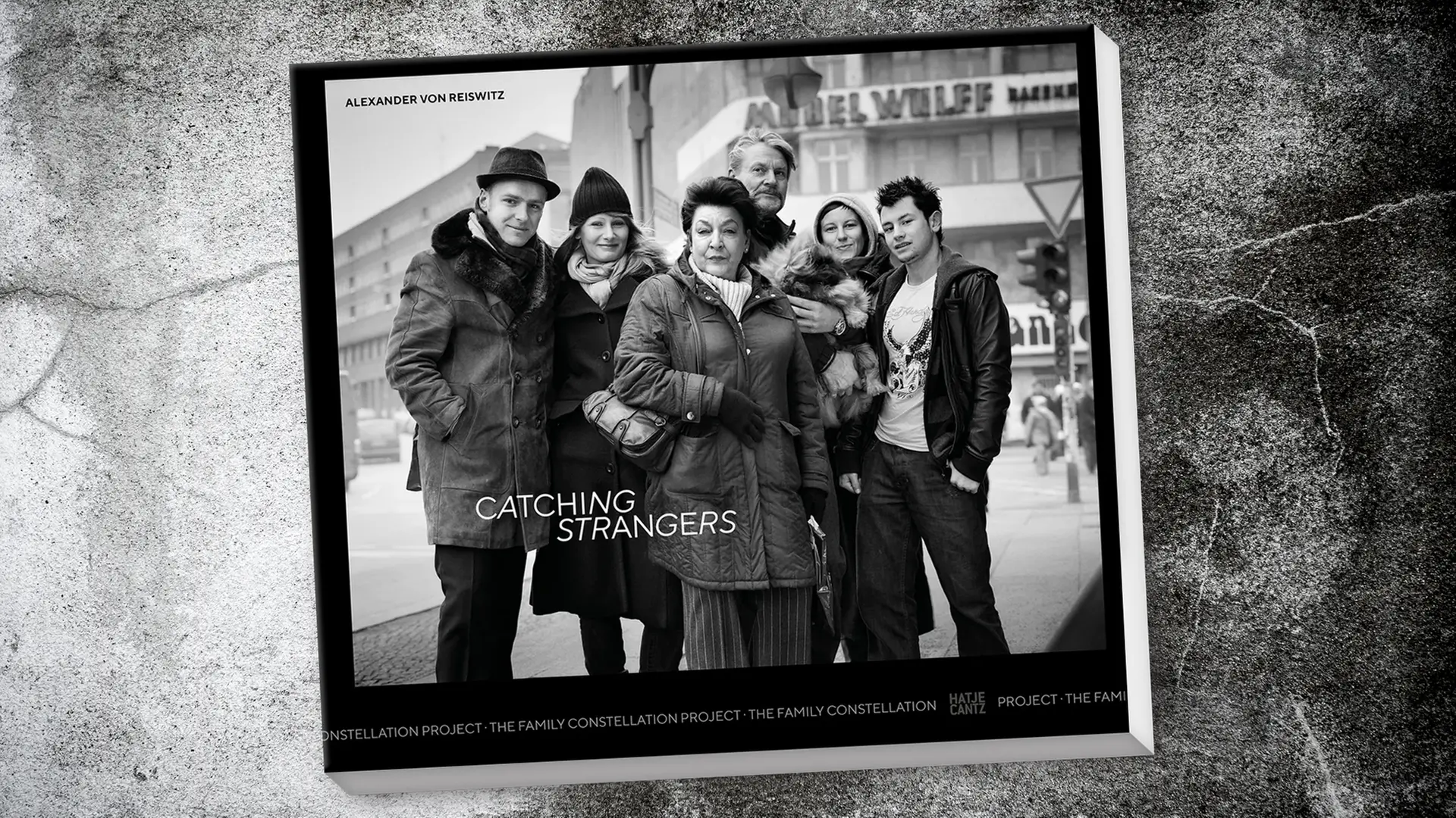 Bildband "Catching Strangers": Wenn Fremde zu Familie werden | ndr.de