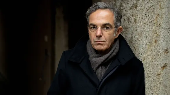 Roman "Sommer 24": Navid Kermani ringt mit sich selbst | ndr.de