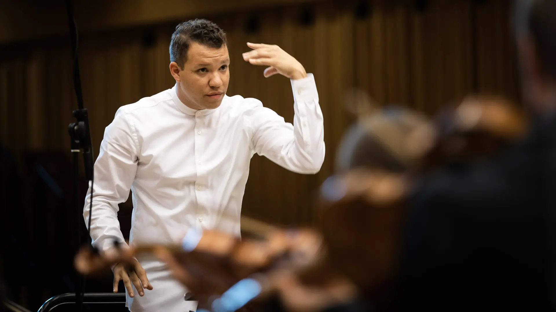 In Lübeck: Ryan Bancroft & vier Hörner | ndr.de