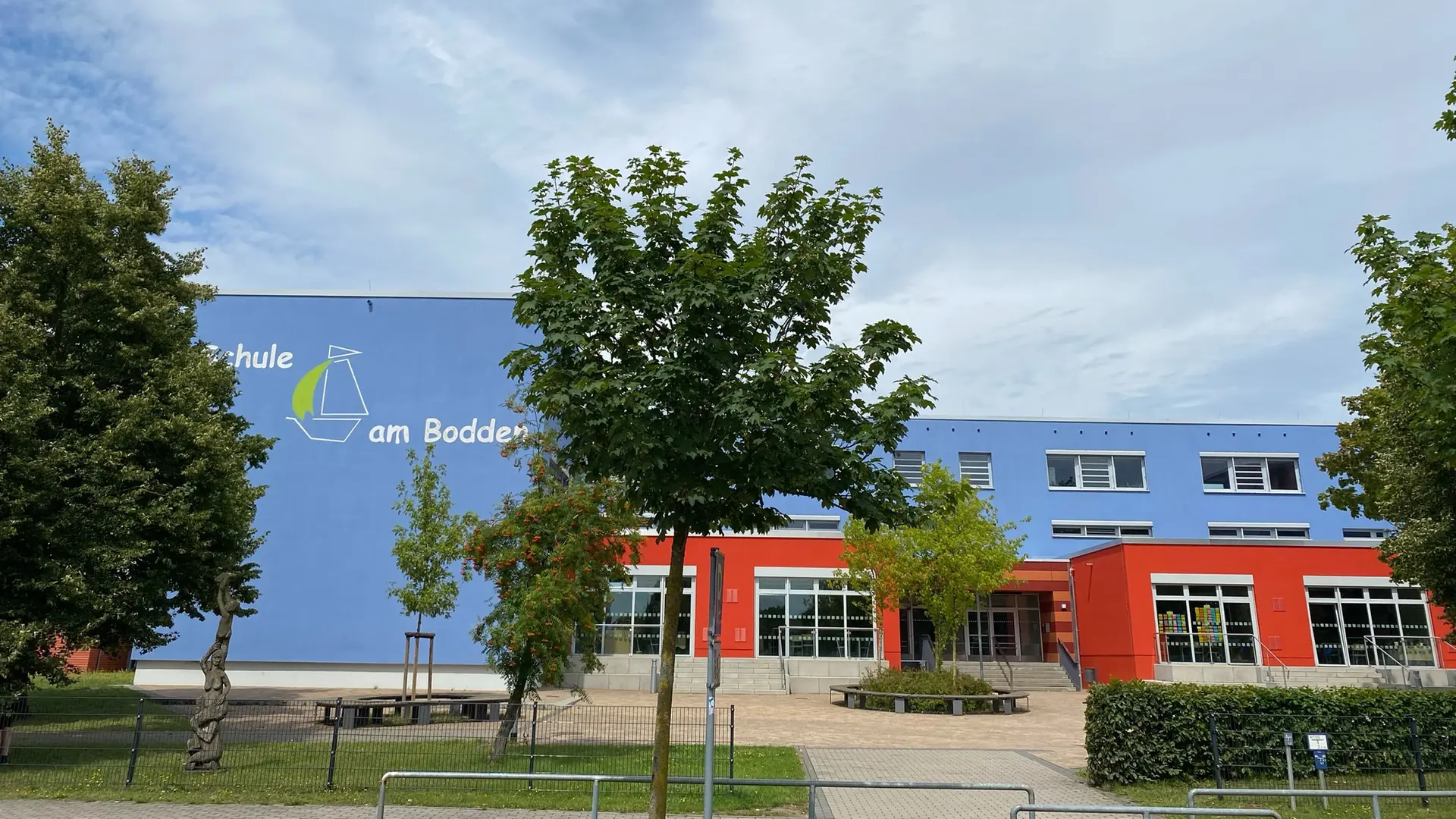Projekt "Schule machen": Studierende übernehmen Schule "Am Bodden" | ndr.de