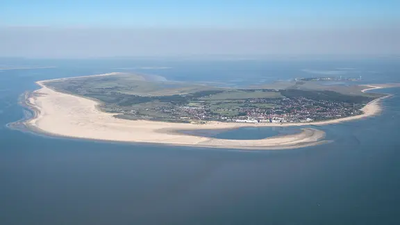 Grünes Licht für umstrittene Seekabel-Verlegung vor Borkum | ndr.de