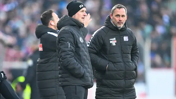 Holstein Kiel unterliegt in letzter Sekunde beim SC Paderborn | ndr.de