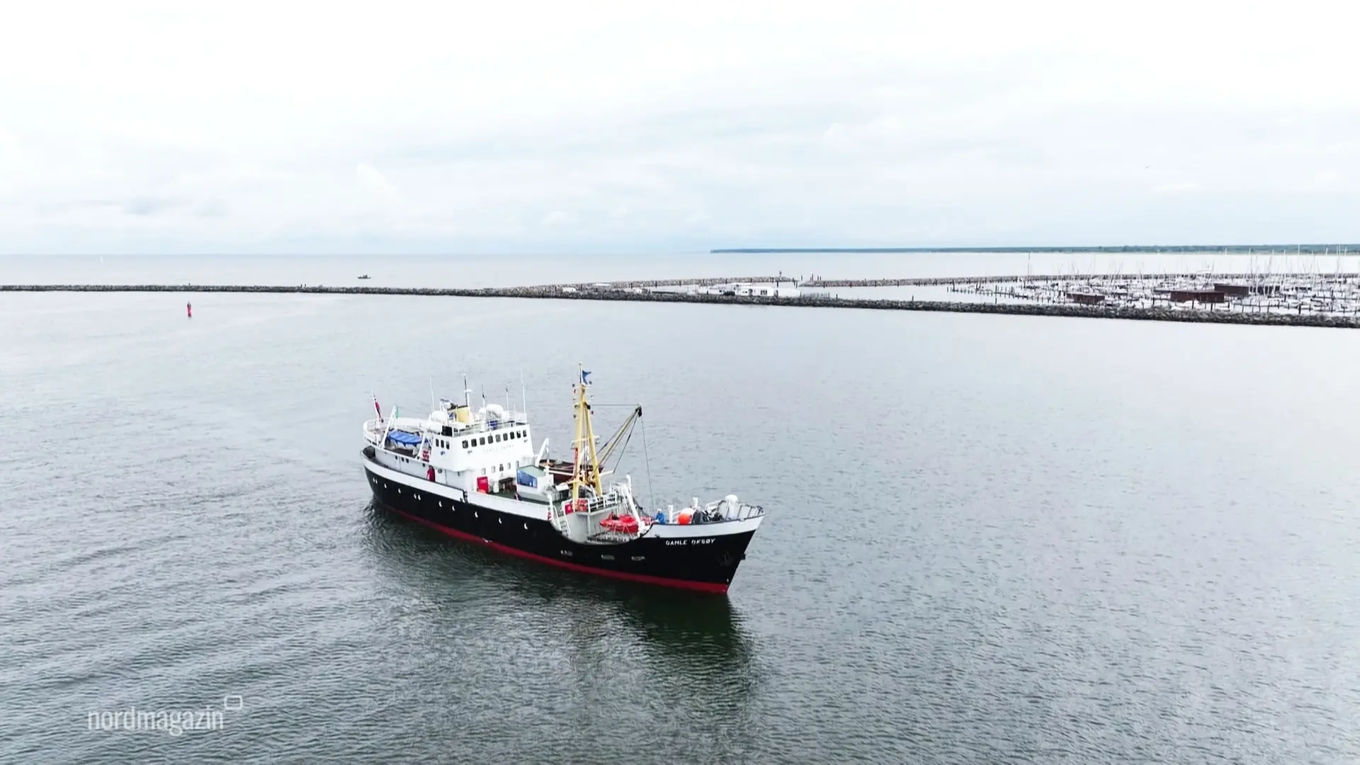 Maritimes Leuchtturmerbe: "Gamle Oksoy" besucht Warnemünde | ndr.de