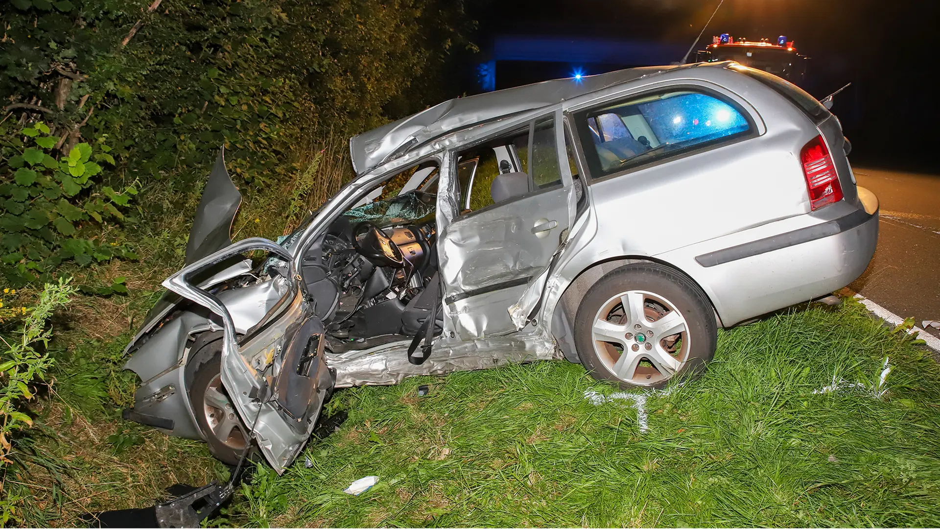 Autofahrer stirbt bei Zusammenstoß mit Lkw bei Brammer | ndr.de