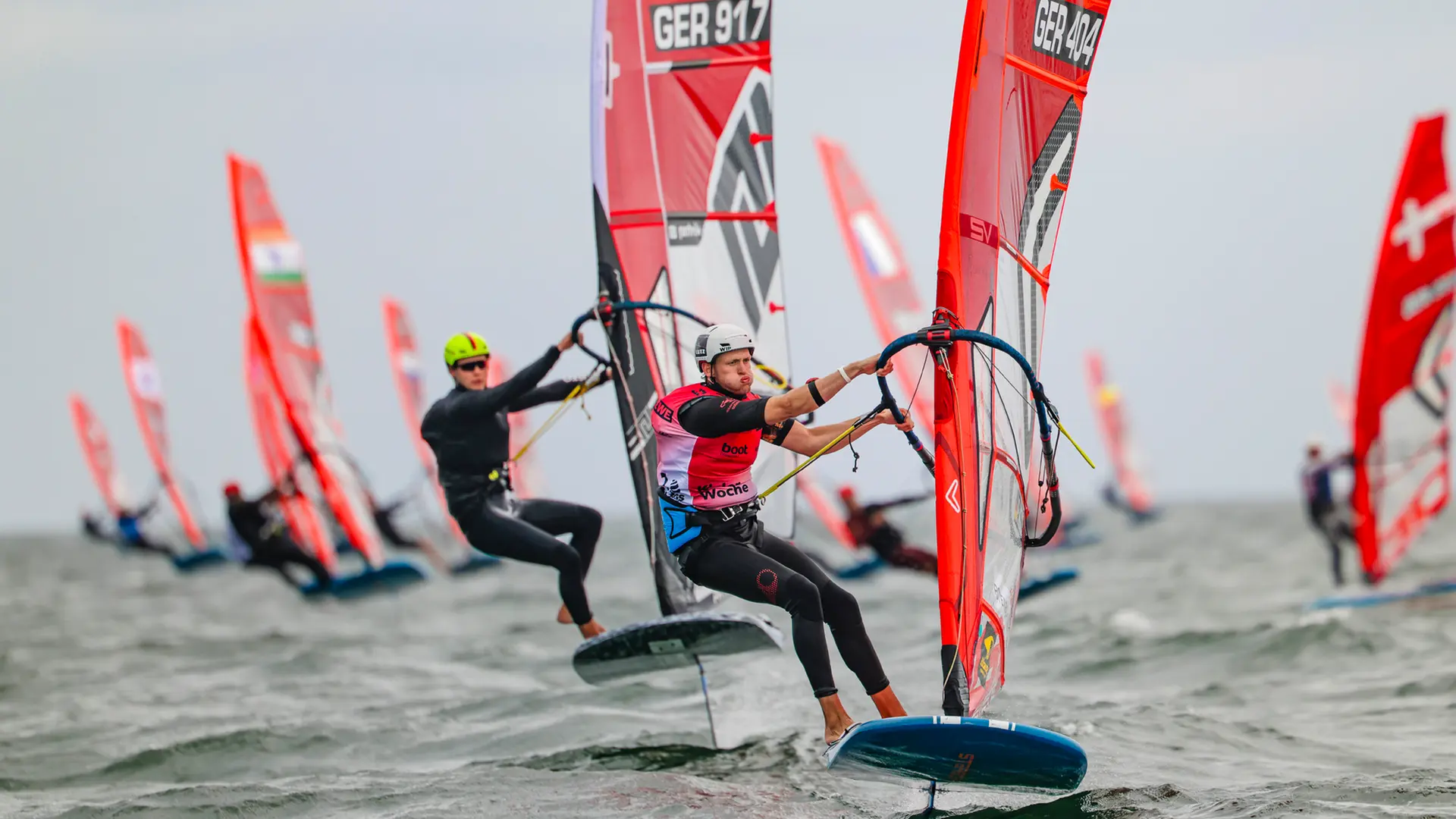 Kittyxkum videos arrived to the location and rang the