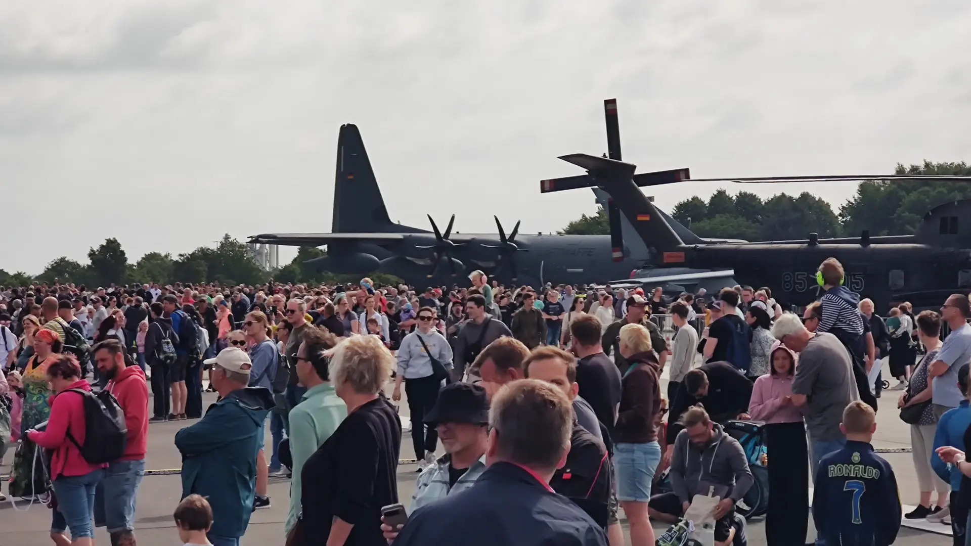 Tag der Bundeswehr in Jagel: Deutlich mehr Besucher als erwartet | ndr.de