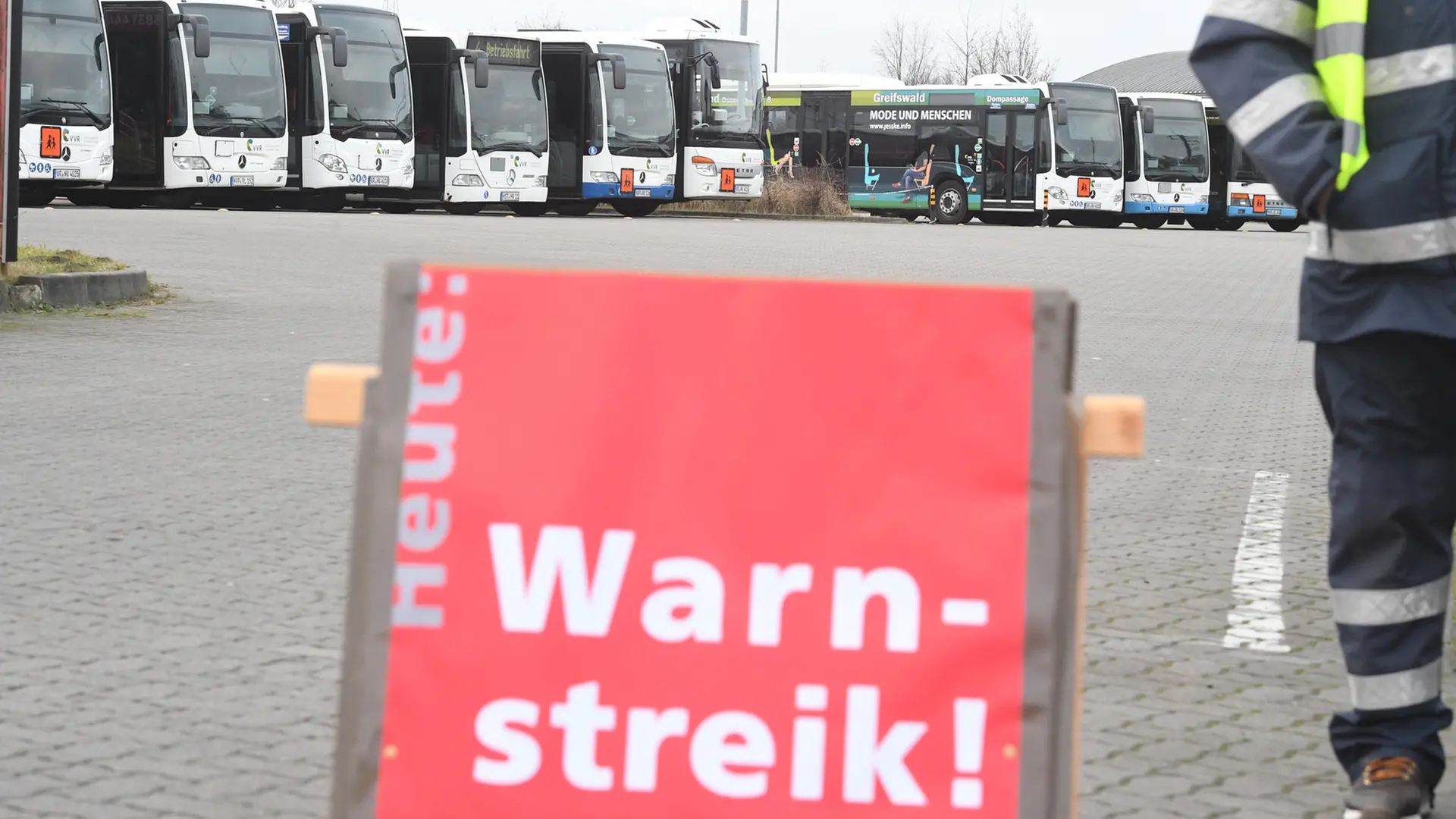 Busse Streiken Monchengladbach