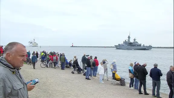 Baltops startet in Rostock: Das Auslaufen der Kriegsschiffe in Bildern ...