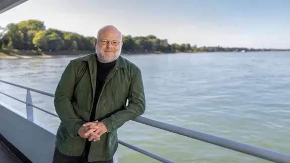 "Die Reise ans Ende der Geschichte": Die wilde Leichtigkeit der 90er ...