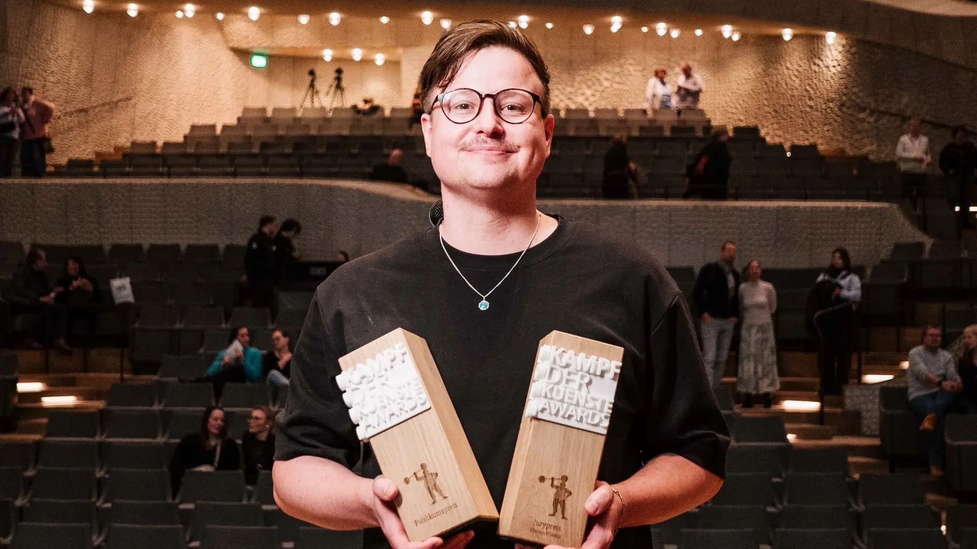 Best of Poetry Slam Day in Hamburg: Niedersachse räumt ab | ndr.de